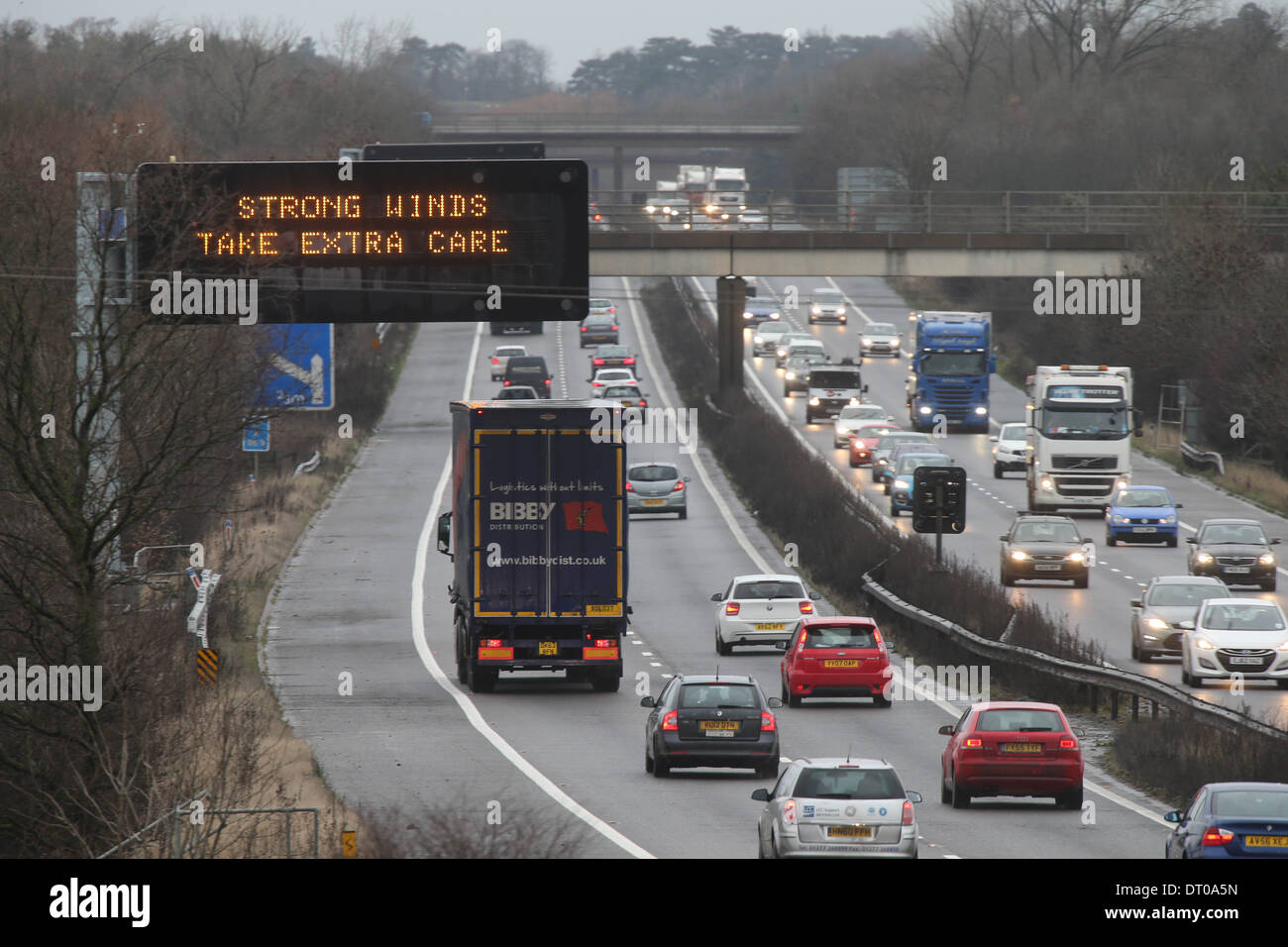 STRONG WIND WARNING SIGN ON THE M11 MOTORWAY NEAR CAMBRIDGE Stock Photo ...