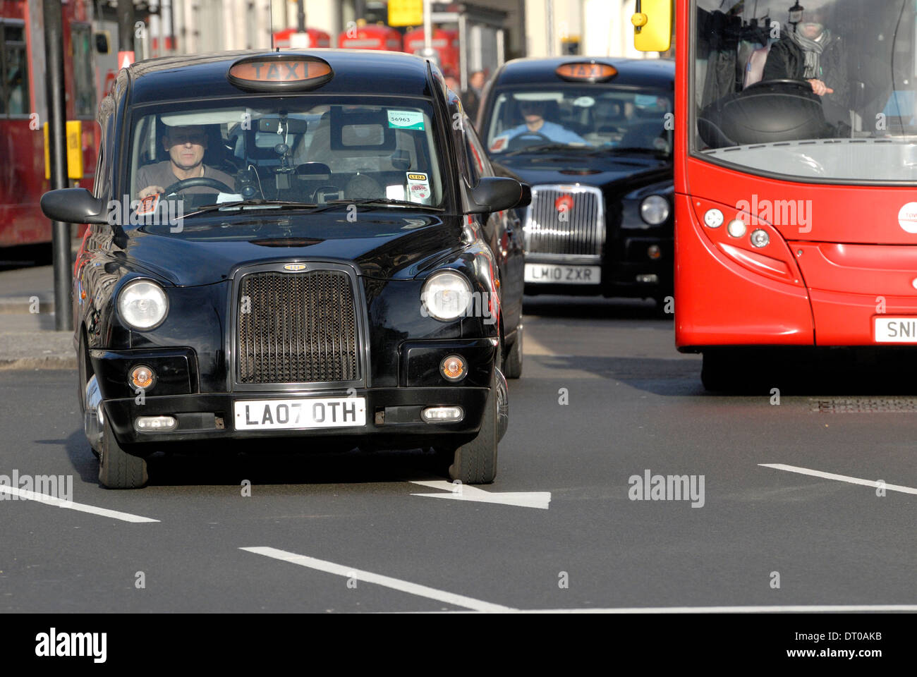 London Red Bus Black Taxi Stock Photos & London Red Bus Black Taxi ...