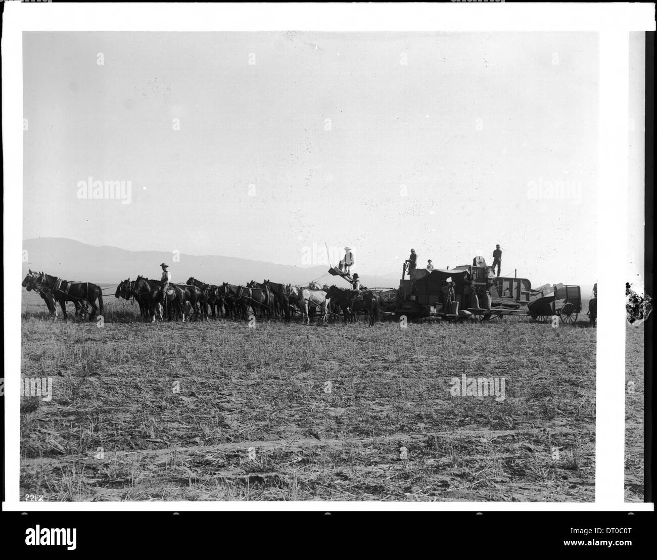 Vintage combine harvester hi-res stock photography and images - Alamy
