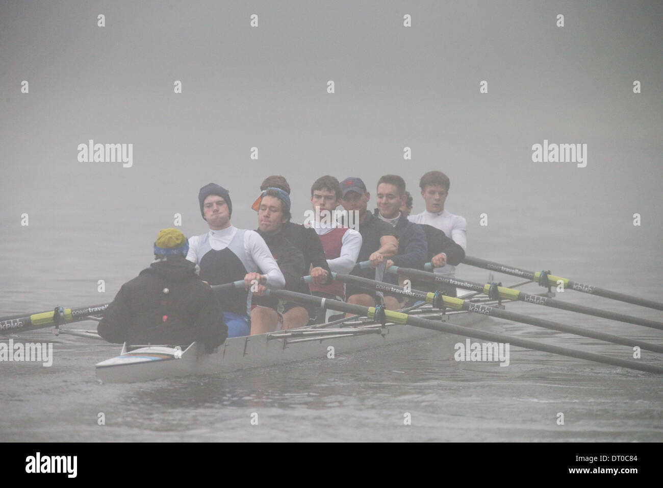 CAMBRIDGE UNIVERSITY STUDENT ROWERS ON THE RIVER CAM IN THE EARLY ...