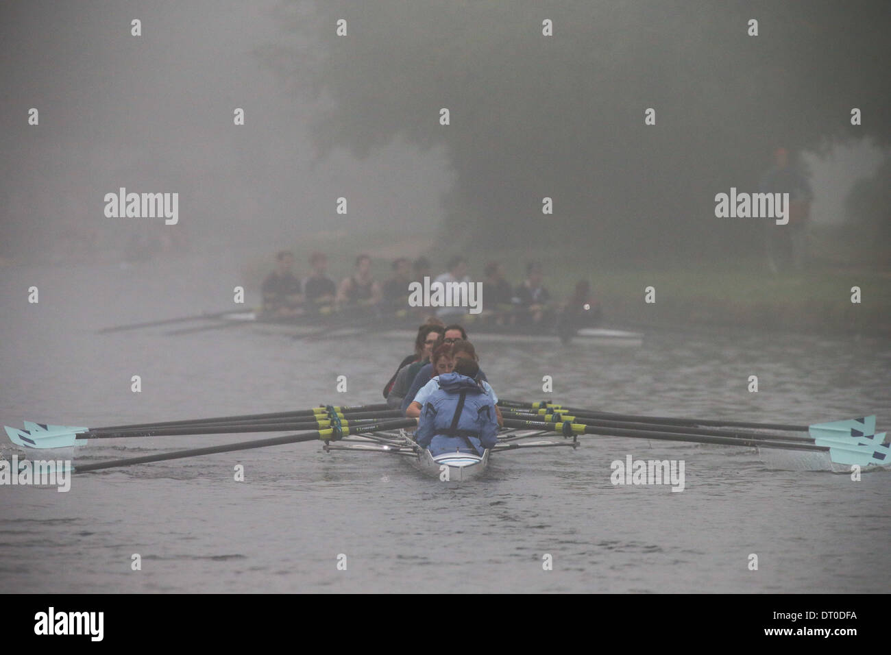 CAMBRIDGE UNIVERSITY STUDENT ROWERS ON THE RIVER CAM IN THE EARLY ...