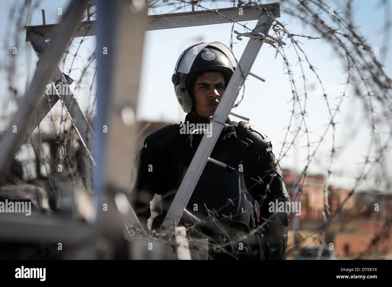 Cairo, Egypt. 5th Feb, 2014. Egyptian security forces stand guard as ...