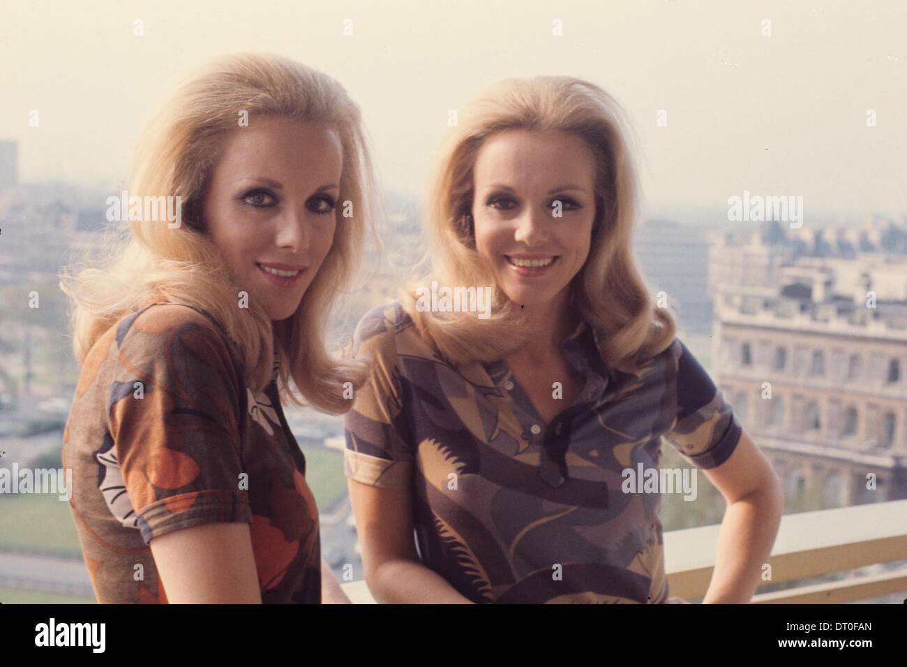 KESSLER TWINS.Alice and Ellen Kessler.W7238.Supplied by Photos, inc ...