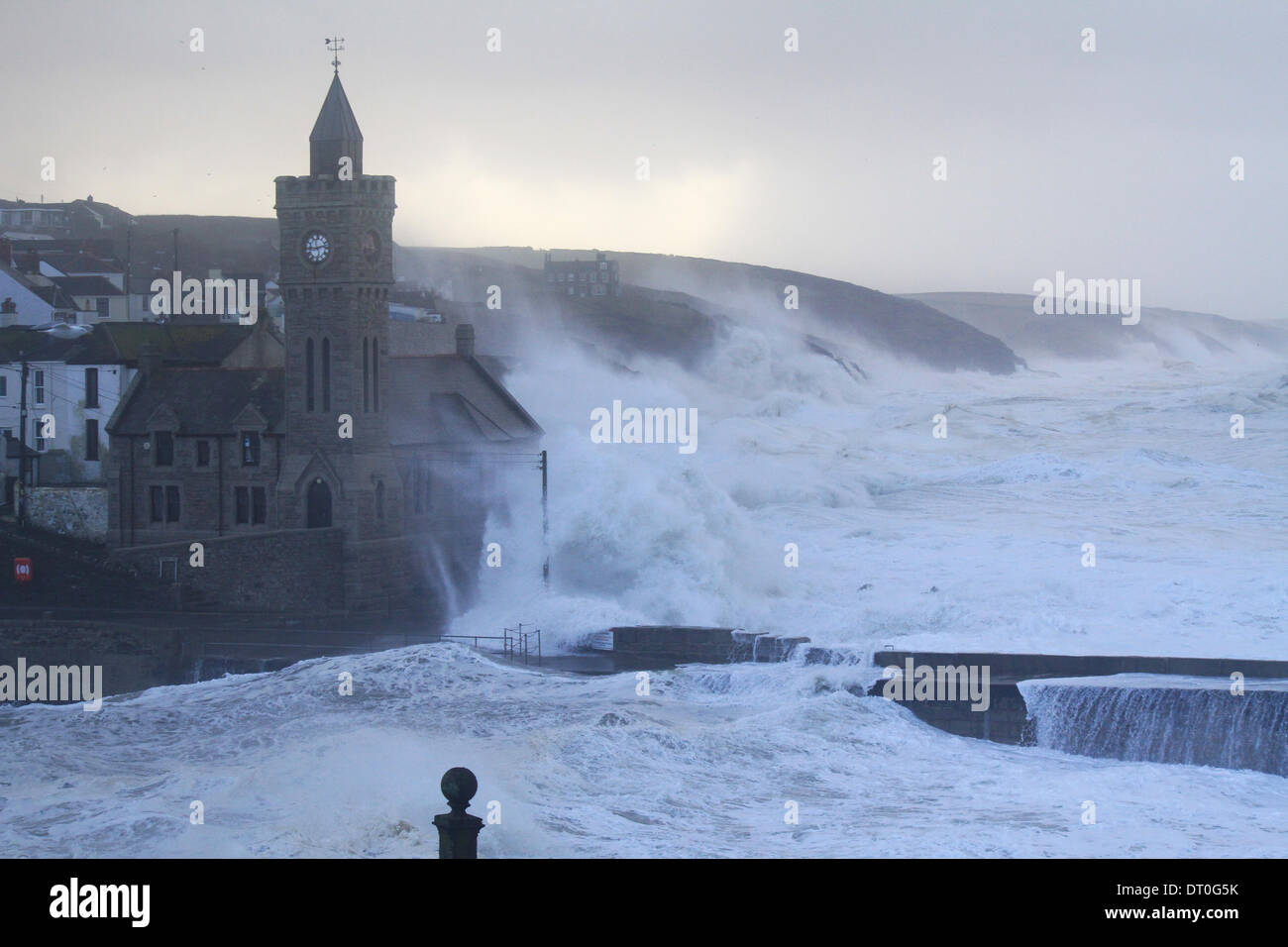 Porthleven storm 2014 hi-res stock photography and images - Alamy