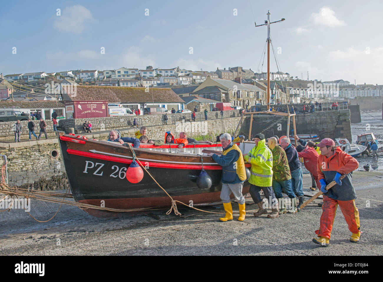 Boat being towed hi-res stock photography and images - Alamy