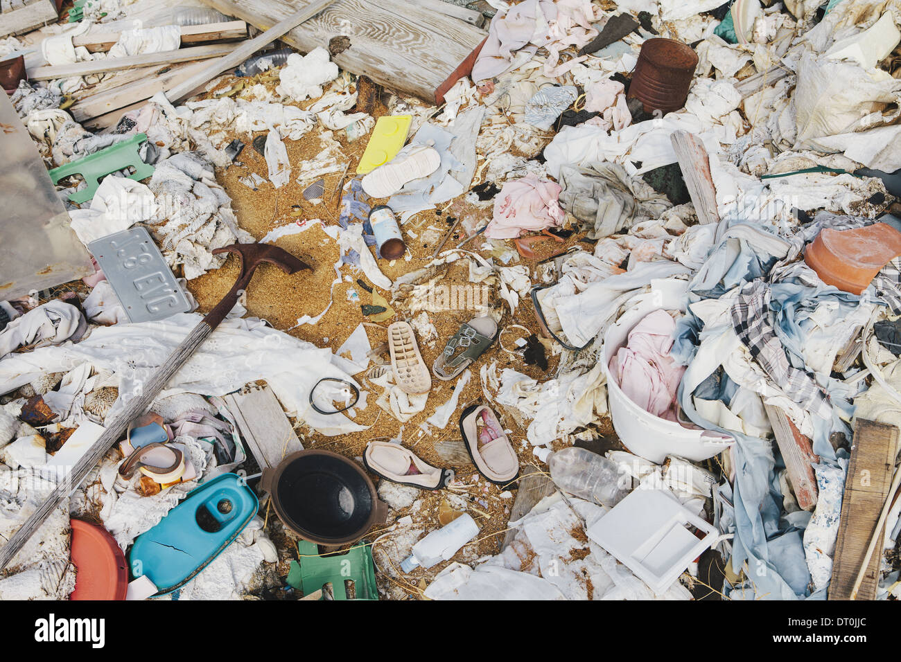 Discarded garbage hi-res stock photography and images - Alamy