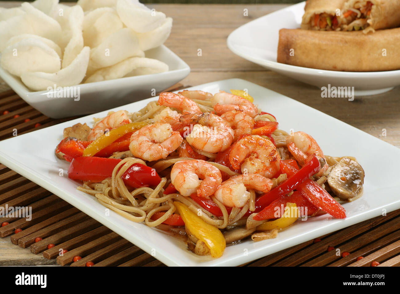 Shrimp chow mein hi-res stock photography and images - Alamy