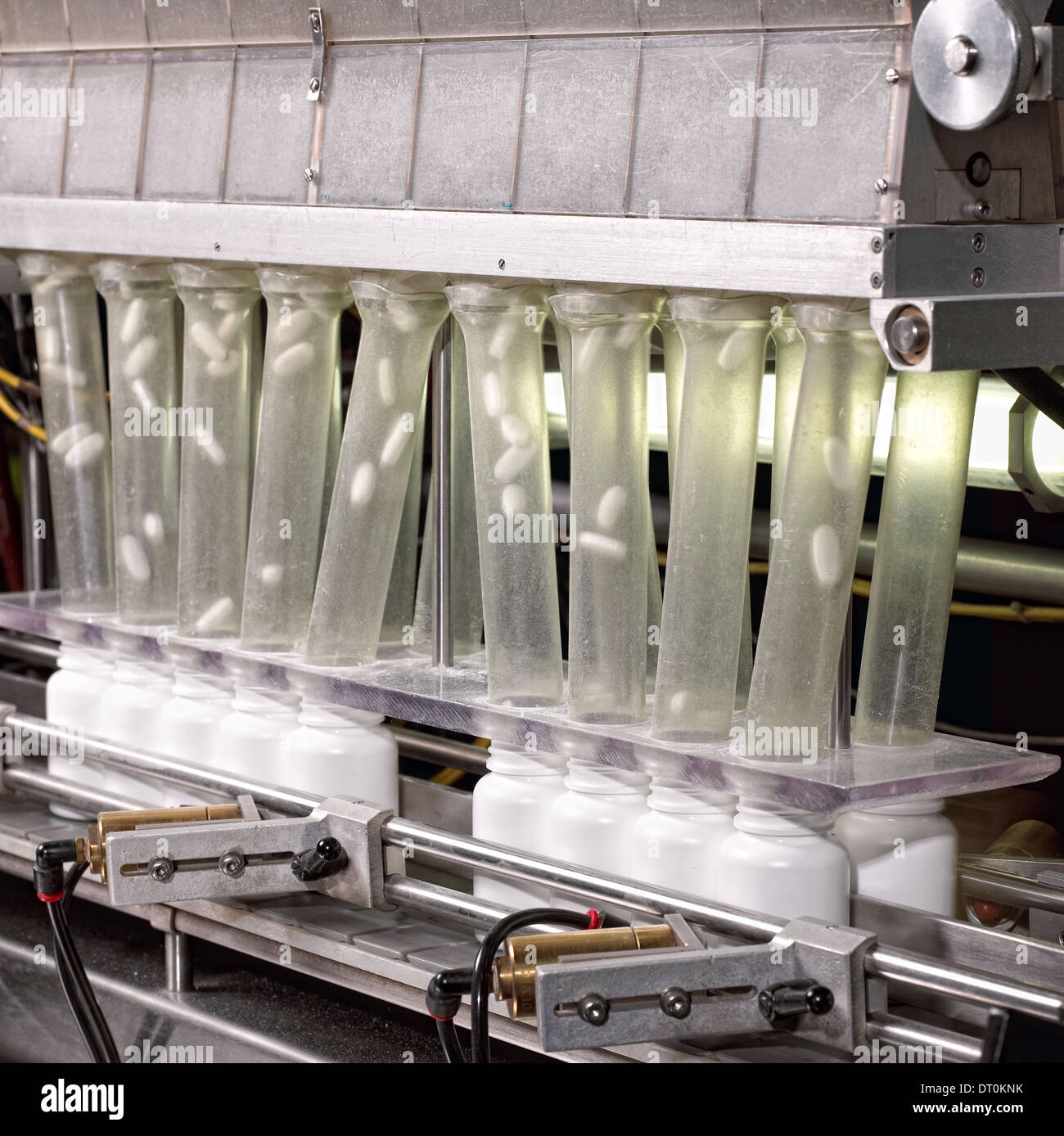 Pharmaceutical manufacturing hi-res stock photography and images - Alamy