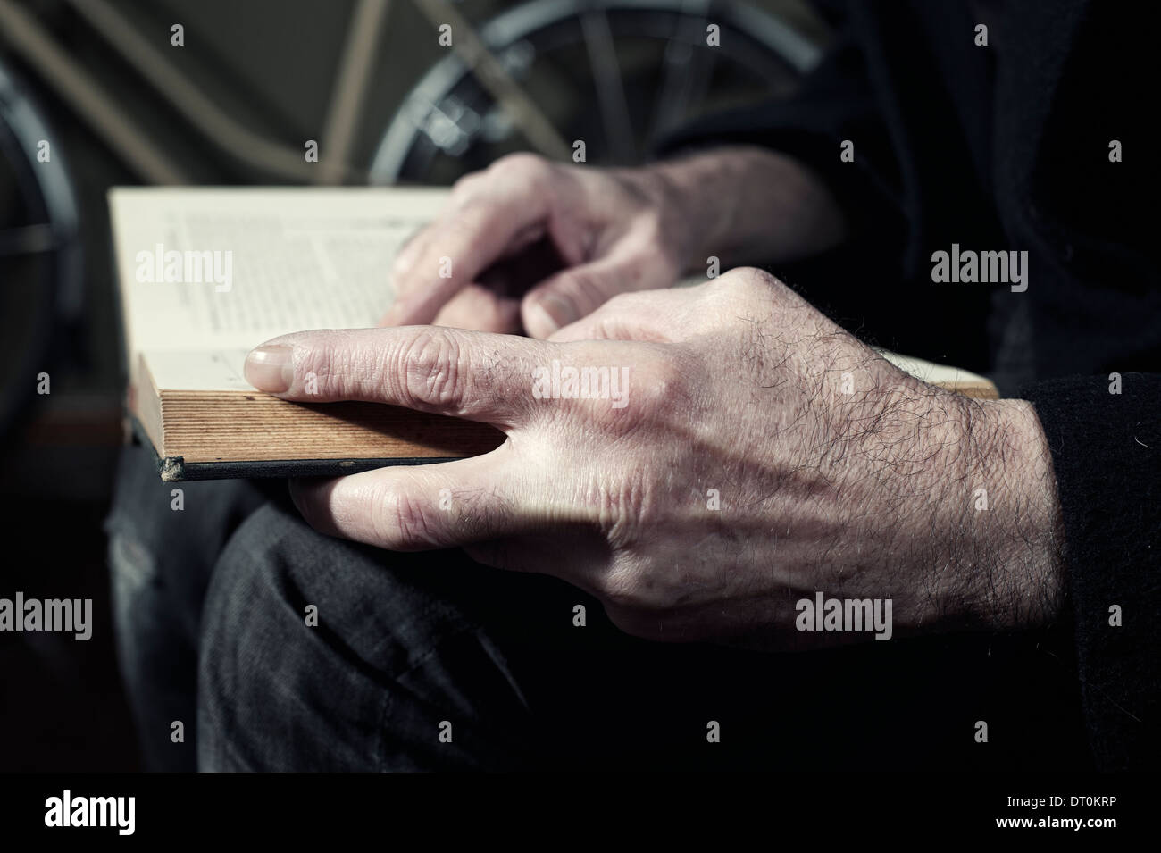 Man reading book Stock Photo - Alamy