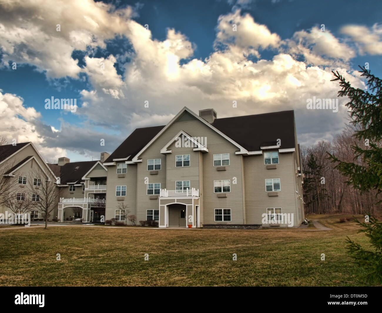 Retirement center building hi-res stock photography and images - Alamy