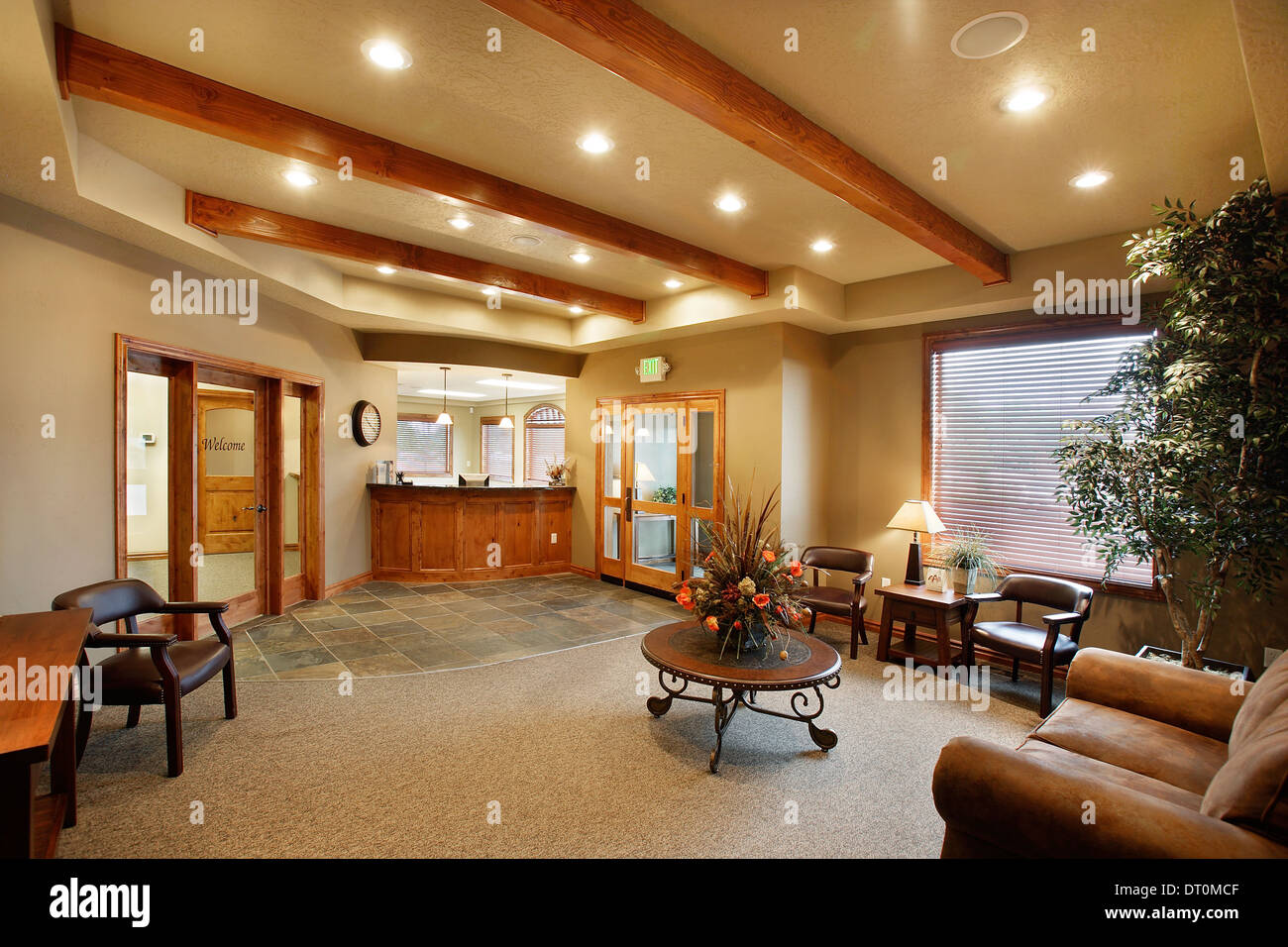 Recessed office lighting hi-res stock photography and images - Alamy