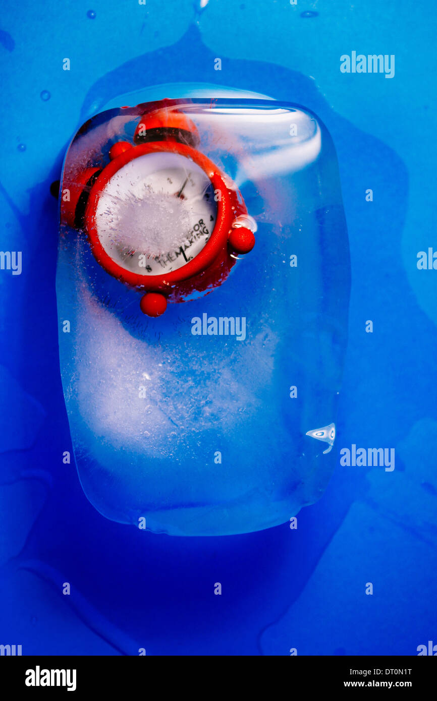 Frozen clock hi-res stock photography and images - Alamy