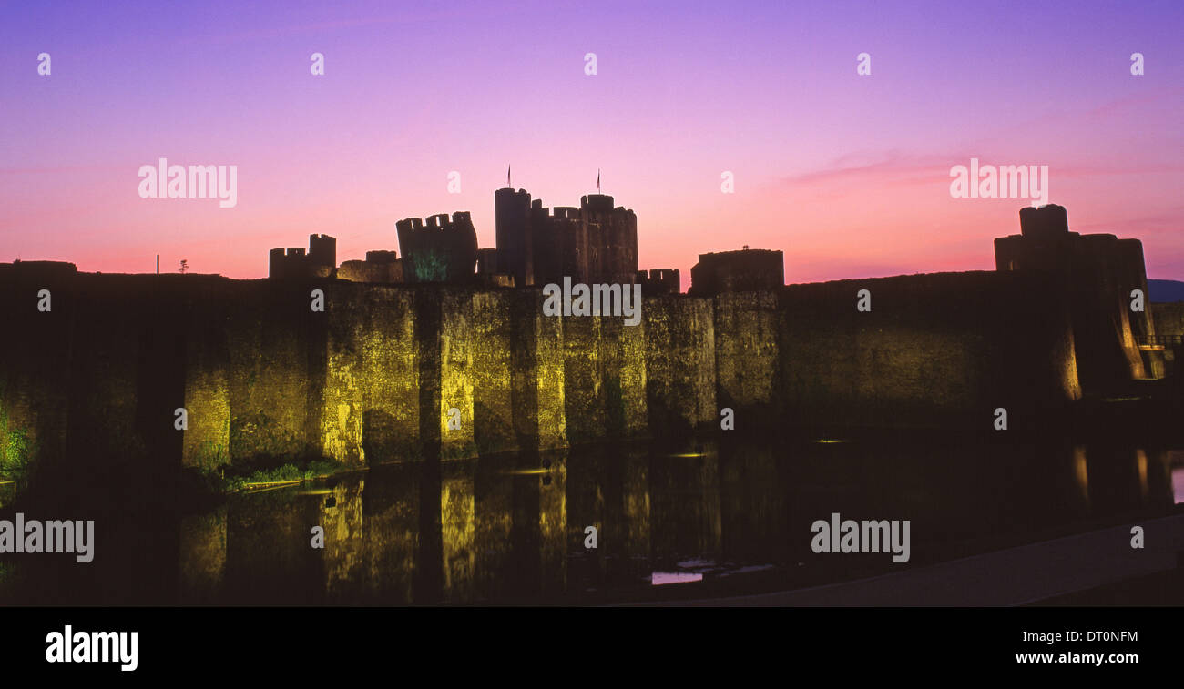 Caerphilly castle sunset hi-res stock photography and images - Alamy