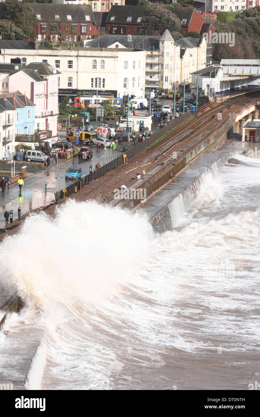 Dawlish, Devon, UK. 5th February 2014. Massive waves batter Dawlish sea ...