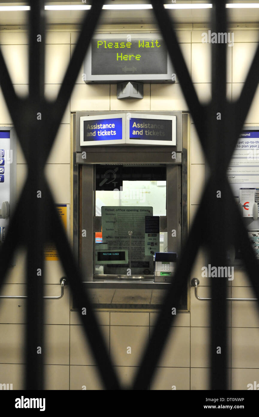 Ticket offices closed hi-res stock photography and images - Alamy