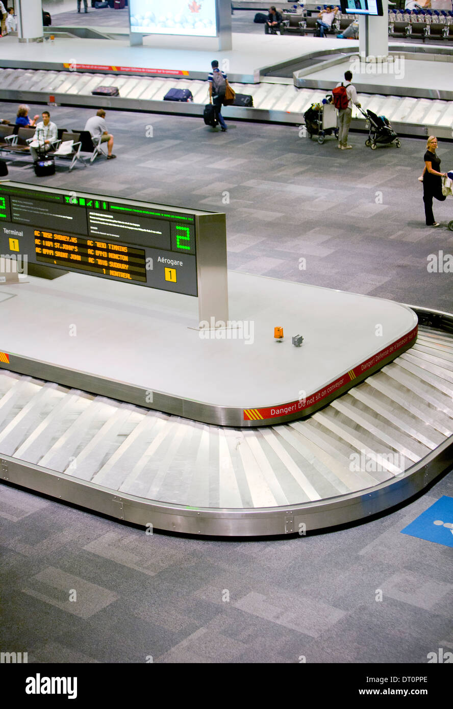 Baggage carousel in airport hi-res stock photography and images - Alamy