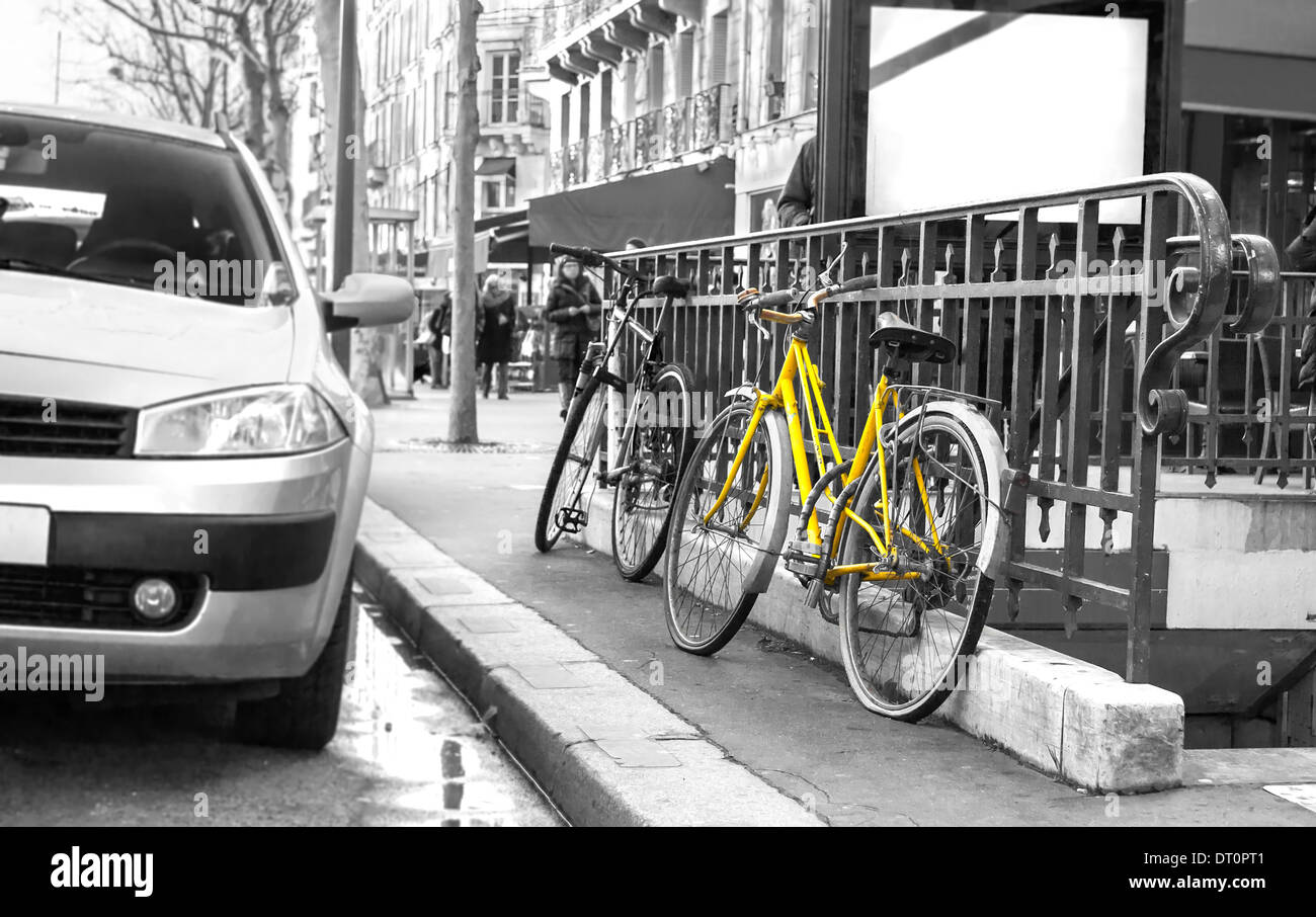 Classic yellow vehicle hi-res stock photography and images - Alamy