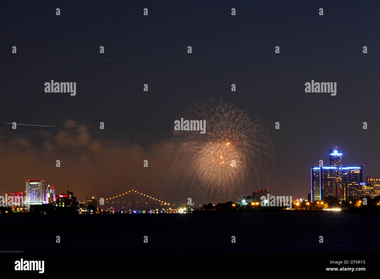 Detroit skyline fireworks hi-res stock photography and images - Alamy