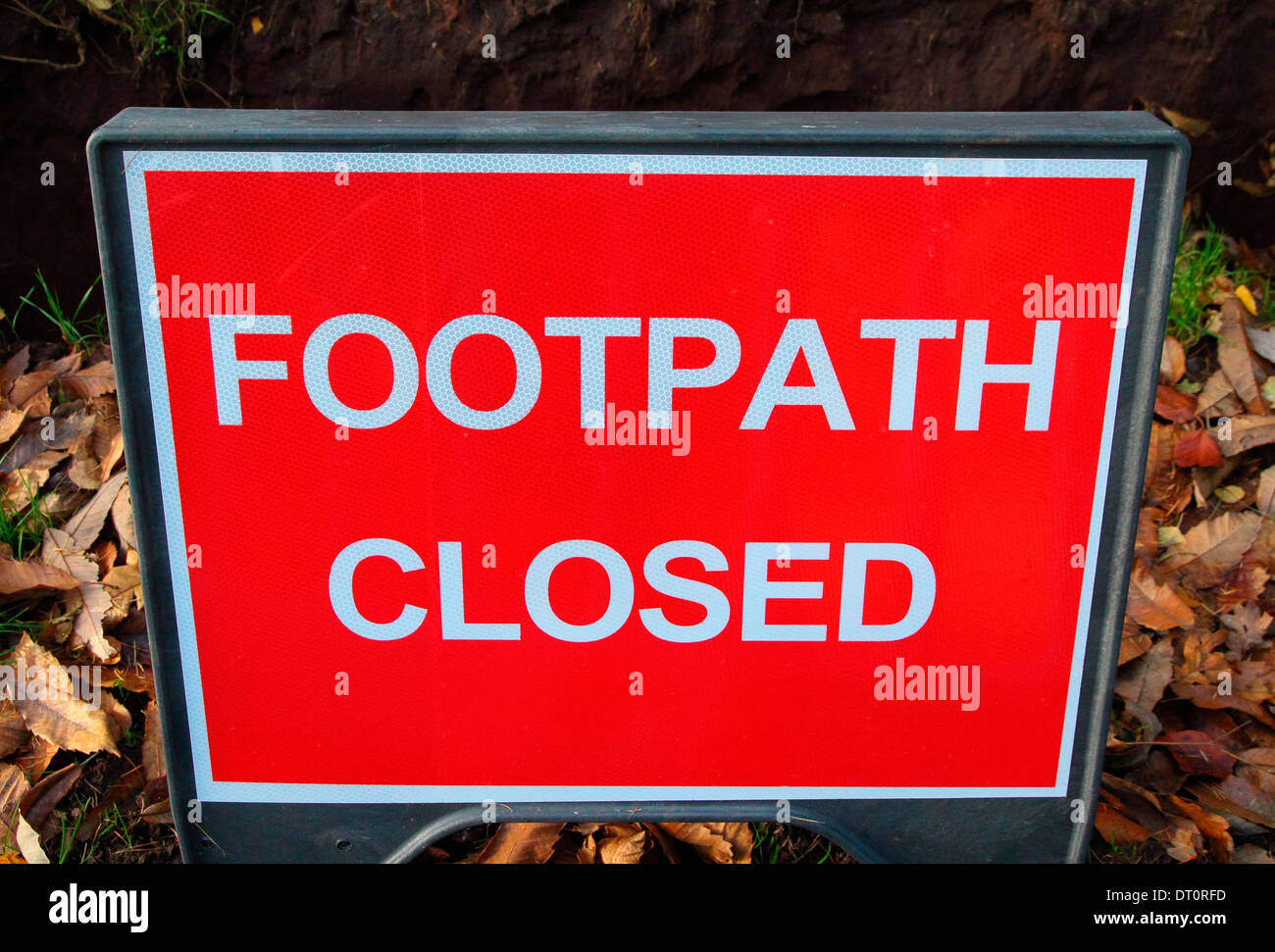 Footpath Closed Warning Sign Stock Photo - Alamy Footpath Closed Warning Sign Stock Photo - Alamy