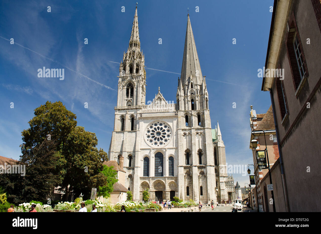 Chartres cathedral hi-res stock photography and images - Alamy