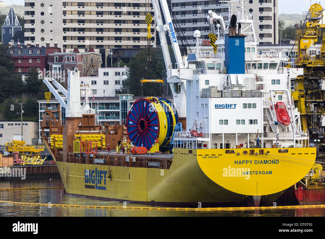 Heavy cargo ship hi-res stock photography and images - Alamy