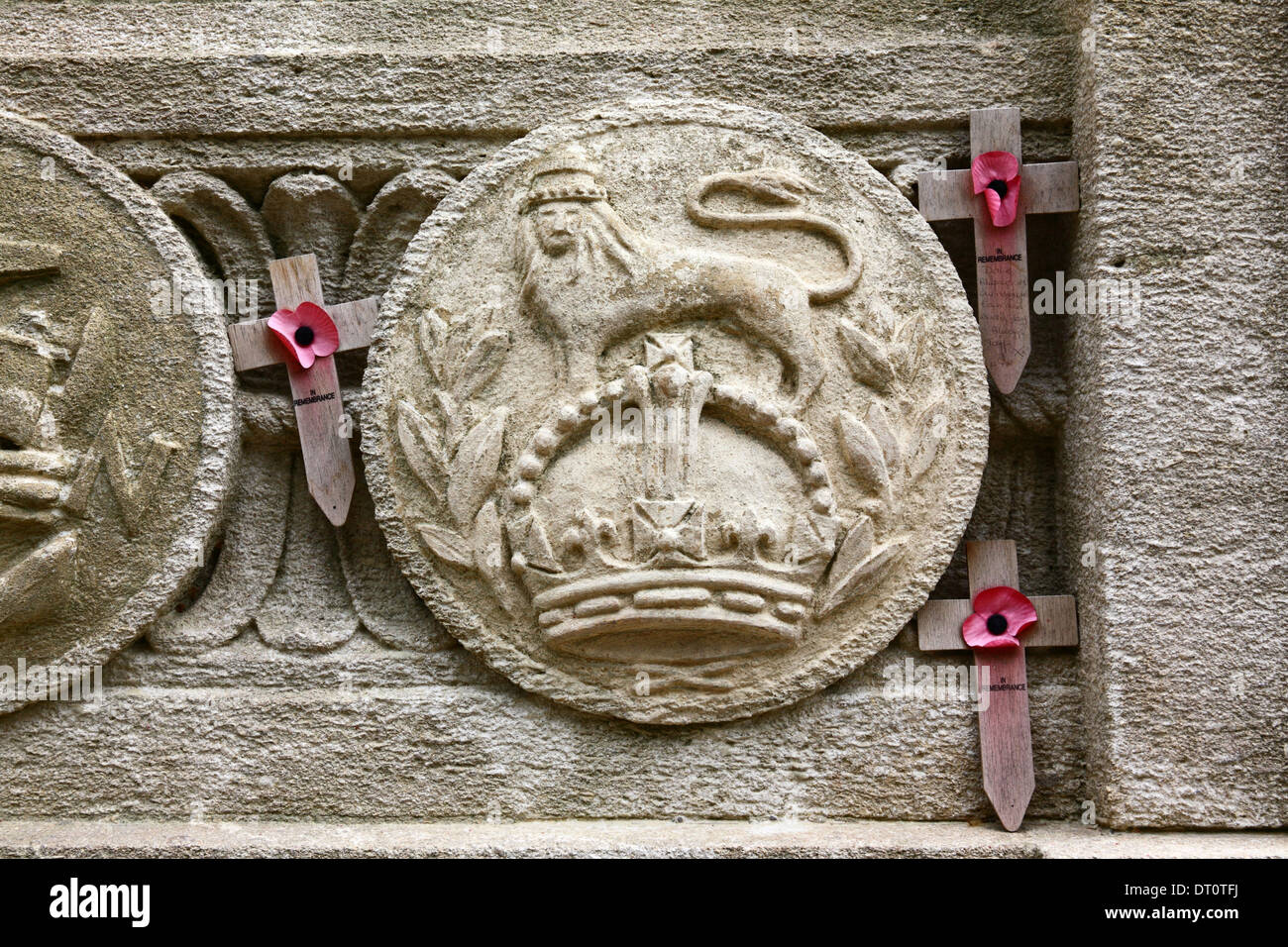 Wooden carving war memorial hi-res stock photography and images - Alamy
