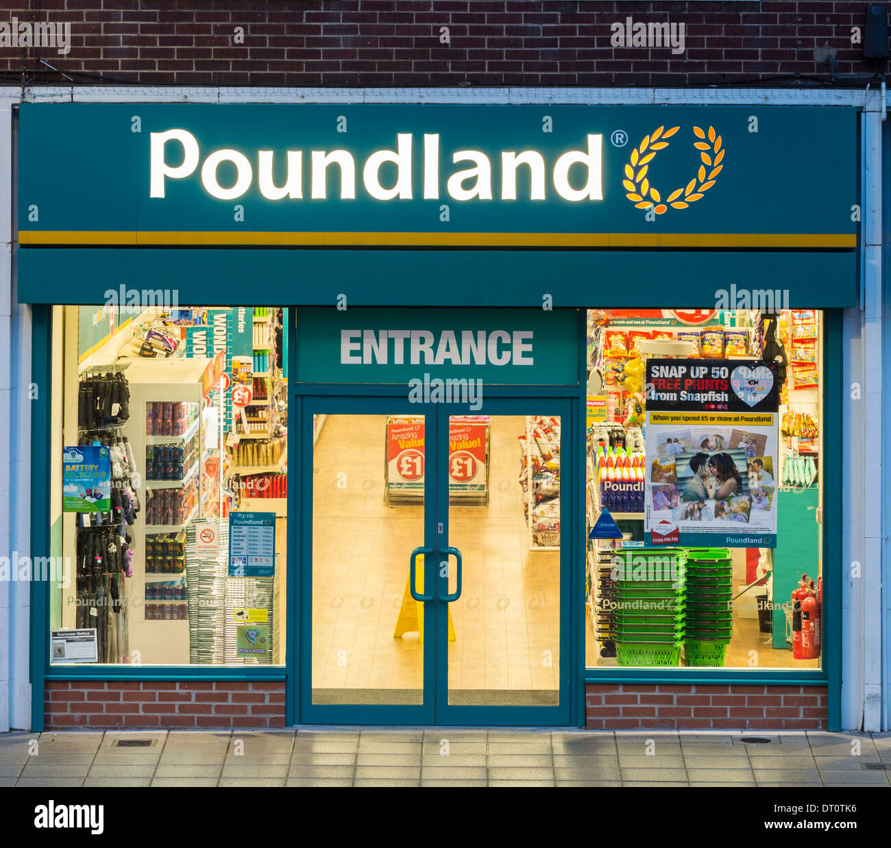 Poundland shop hi-res stock photography and images - Alamy
