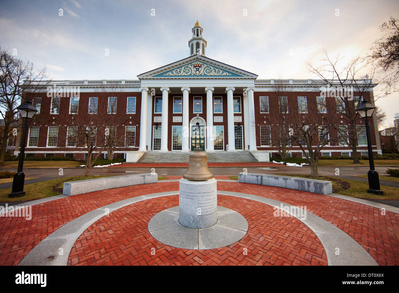 Harvard university campus hi-res stock photography and images - Alamy