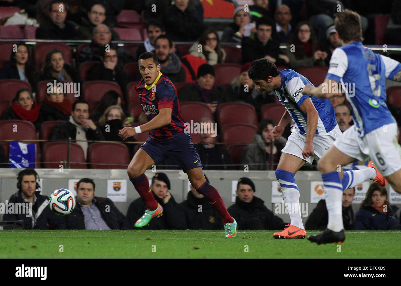 Barcelona, Spain. 05th Feb, 2014. Alexis breaks up the line during the ...