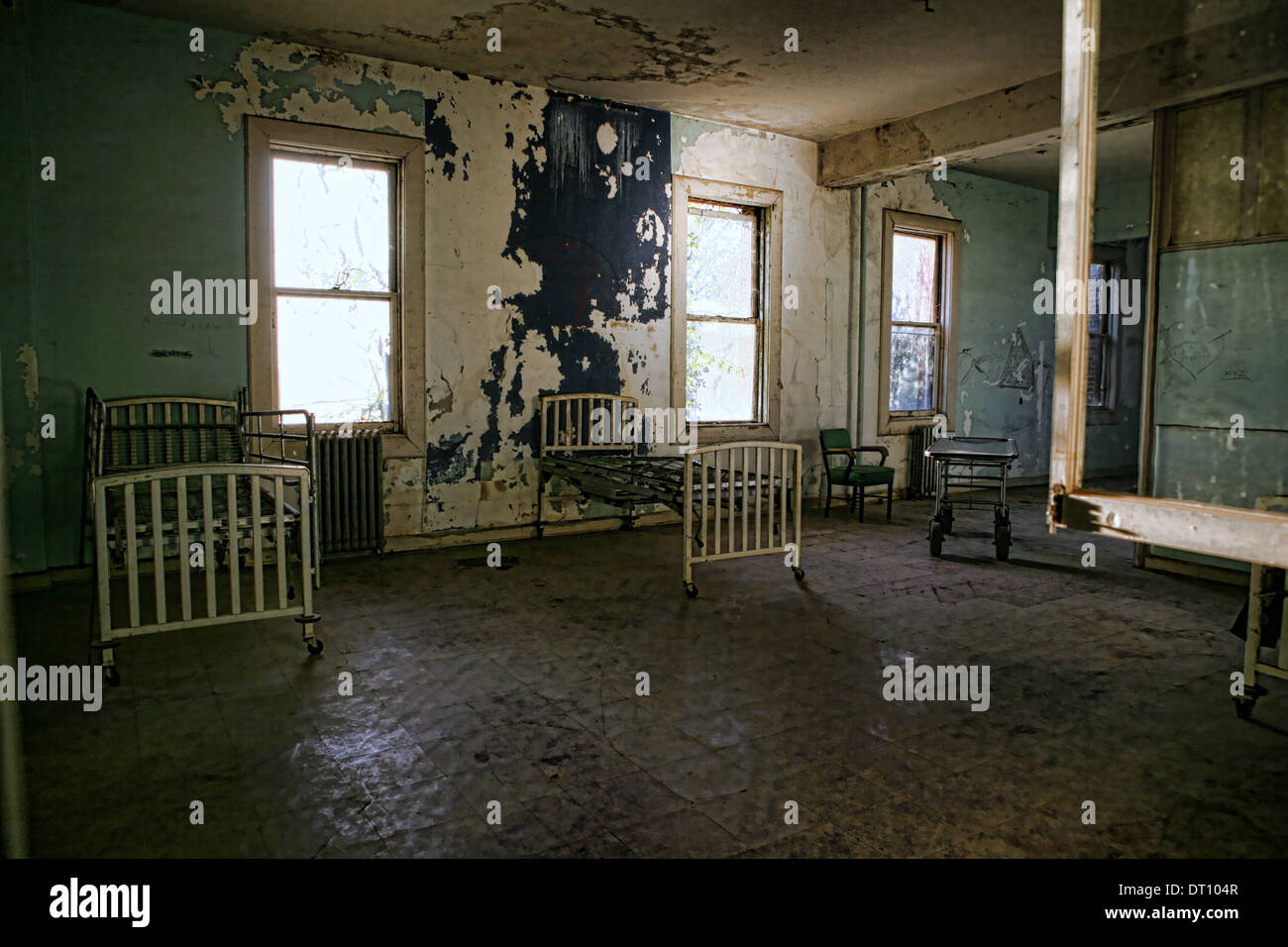 Abandoned Hospital Building With Empty Rusted Beds Stock Photo - Alamy