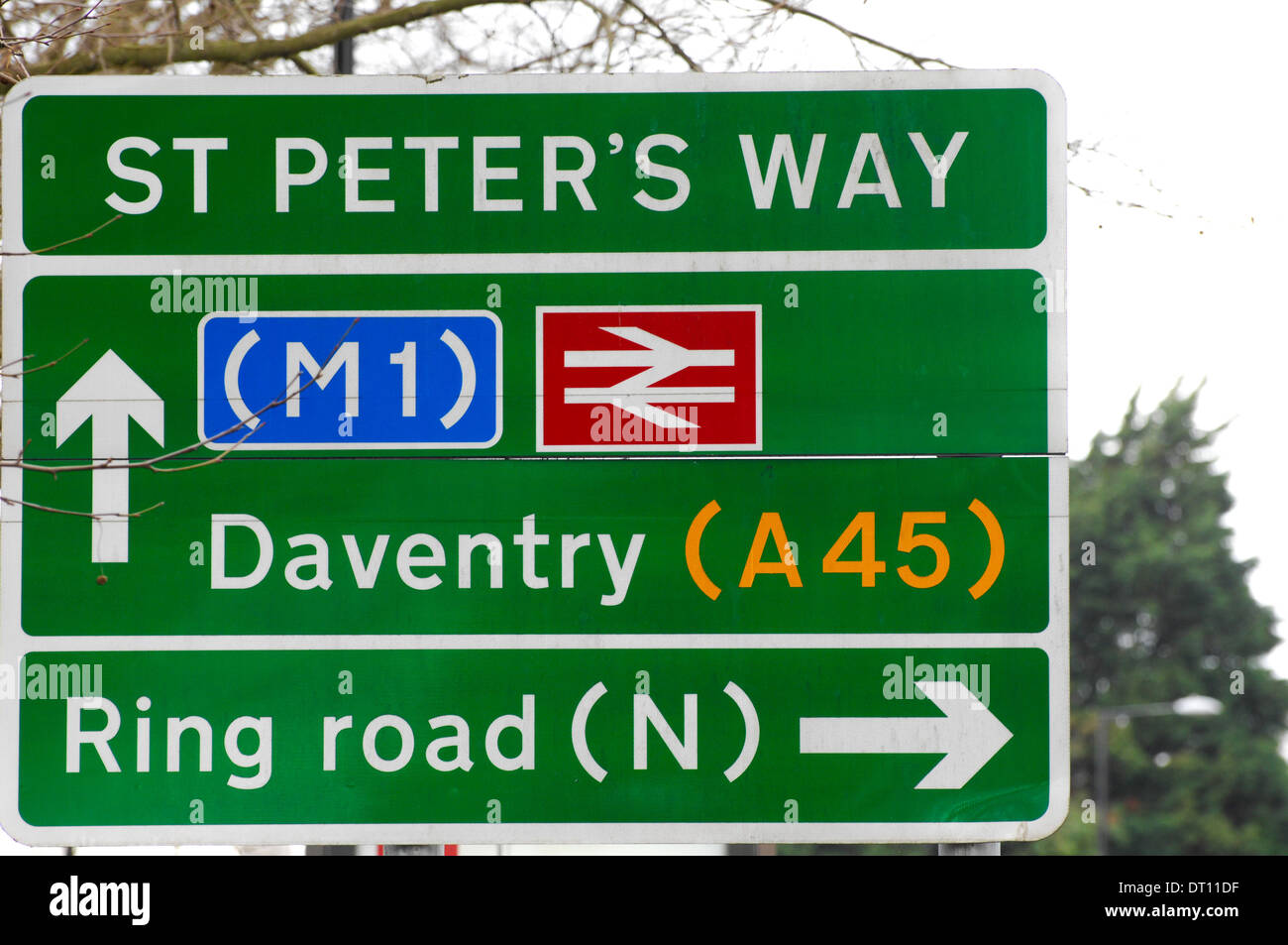 M1 road sign hi-res stock photography and images - Alamy