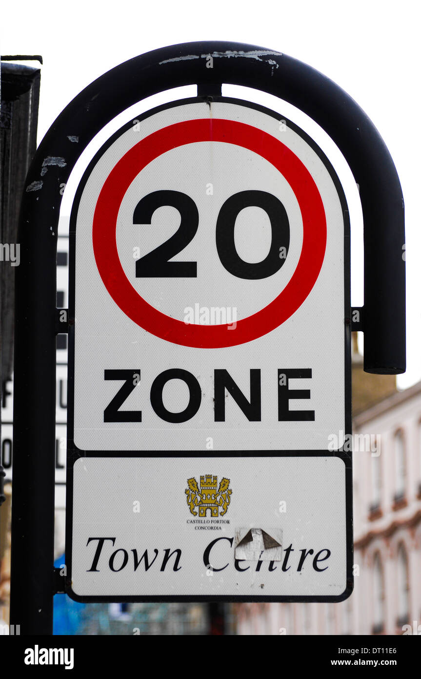 20 mph zone hi-res stock photography and images - Alamy