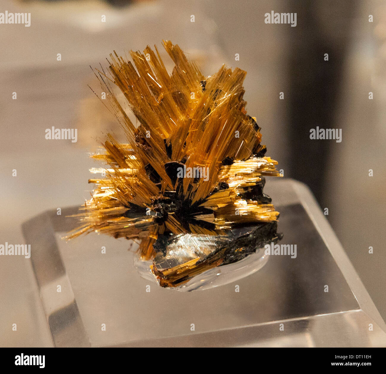 Titanium dioxide rutile hi-res stock photography and images - Alamy
