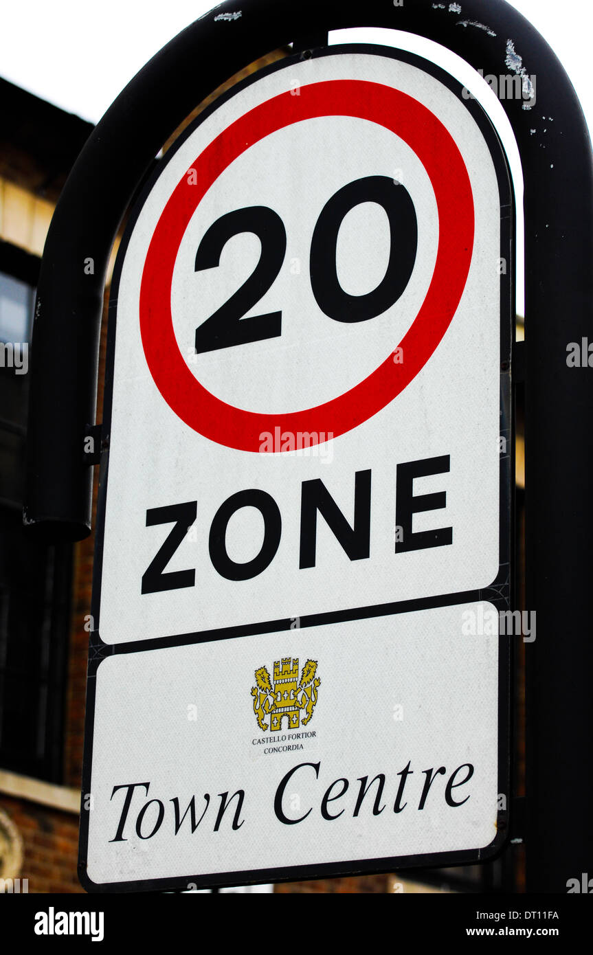 20 mph zone hi-res stock photography and images - Alamy