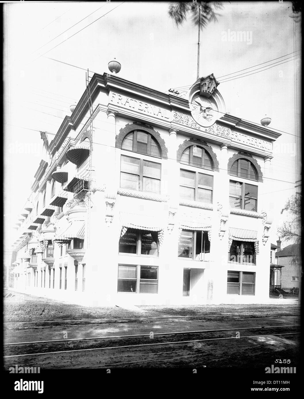 An exterior view of the Fraternal Brotherhood Building in Los Angeles ...