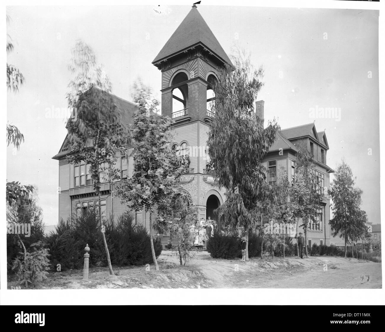 Exterior view of the Garvanza School in Garvanza (later Highland Park ...