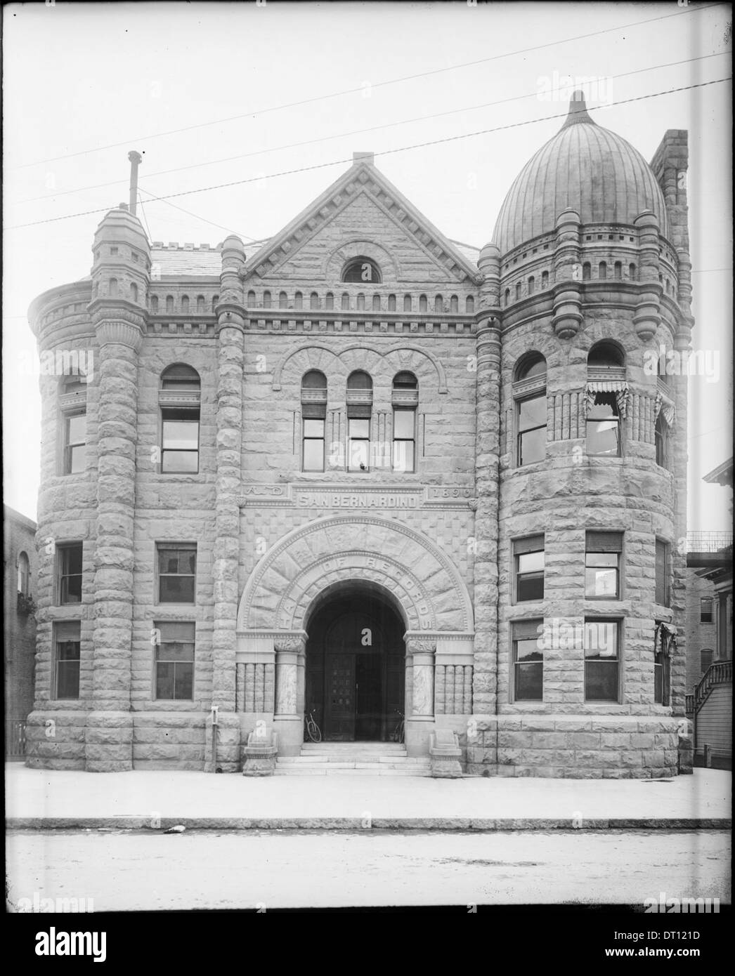 Hall of records building Black and White Stock Photos & Images - Alamy