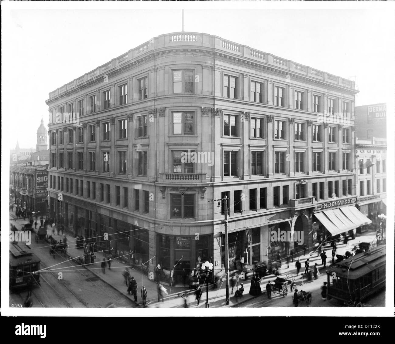 20th century street corner site Black and White Stock Photos & Images ...