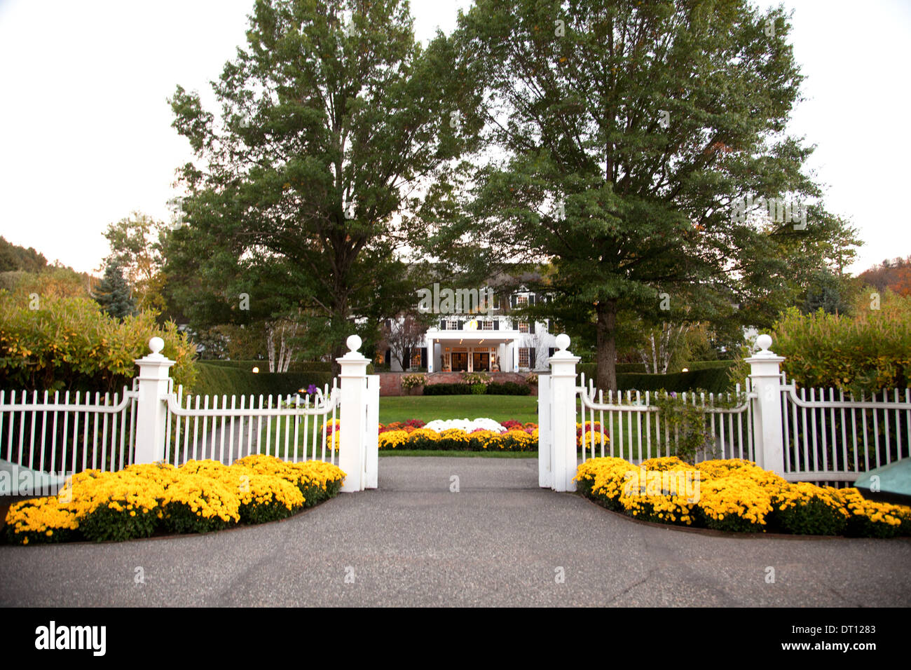 Vermont : Woodstock Inn at fall twilight Stock Photo - Alamy