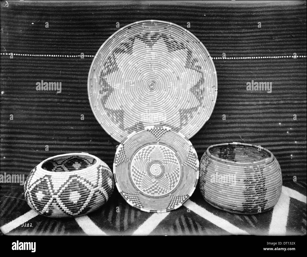 American indian weaving baskets hi-res stock photography and images - Alamy
