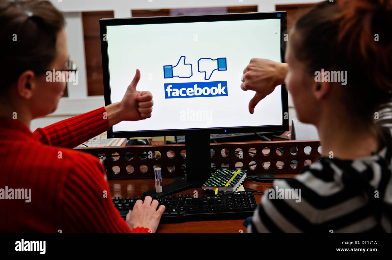 Facebook, internet, social network, screen Stock Photo - Alamy