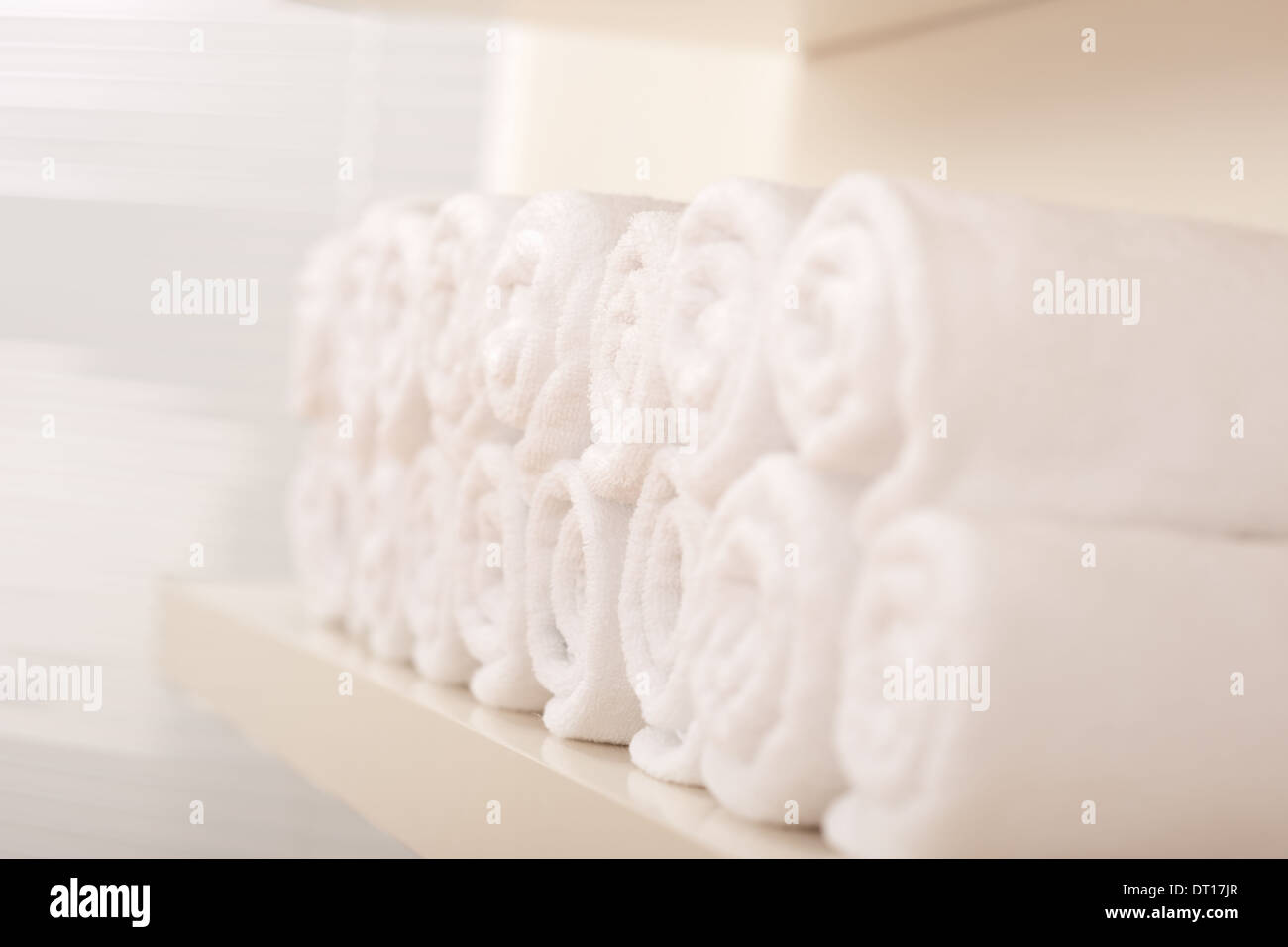Line of rolled up white bath towels Stock Photo - Alamy