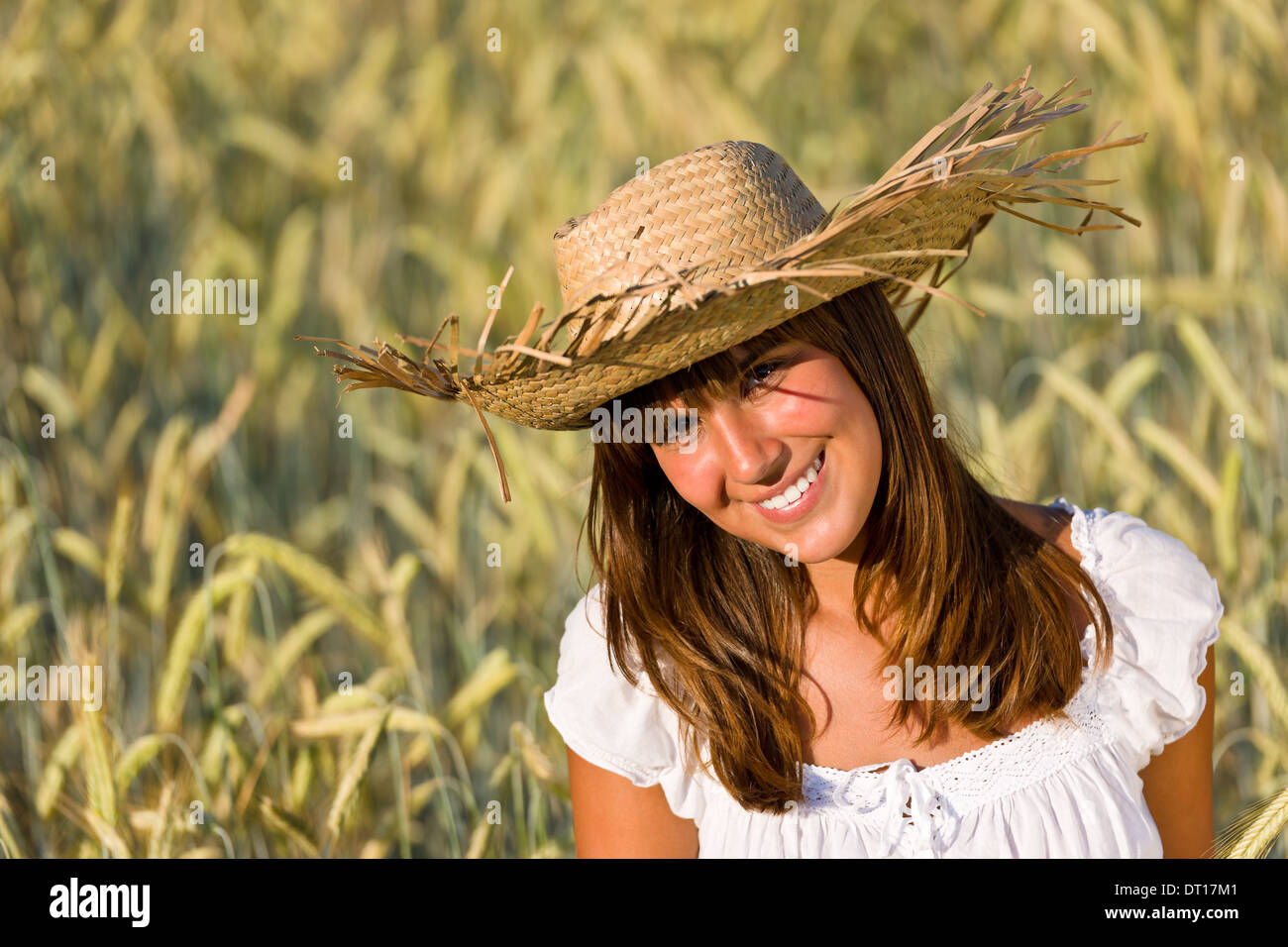Female teenager straw hat hi-res stock photography and images - Alamy