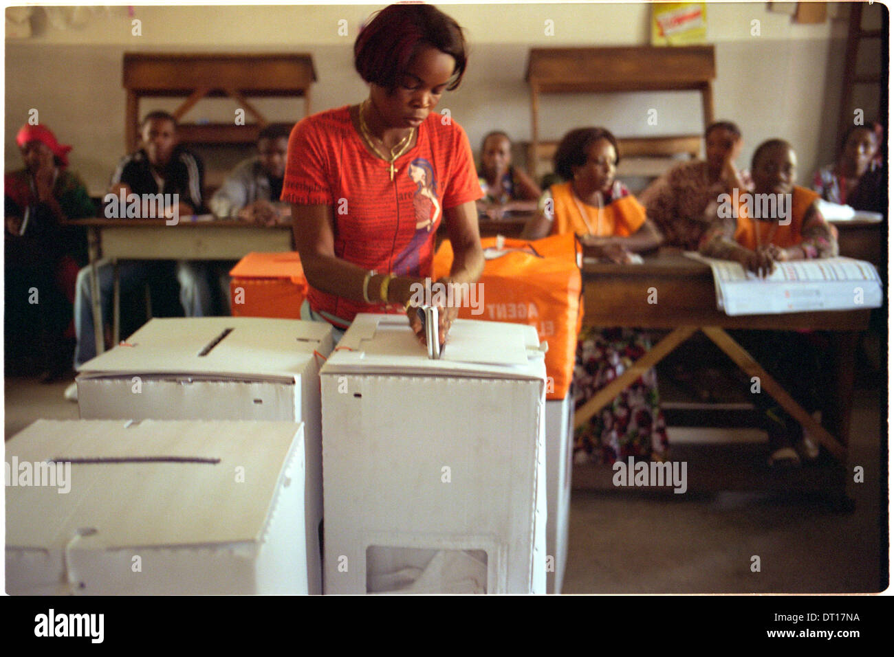 ipjr10615126 july 2006 kinshasa democratic republic of congo libres et ...