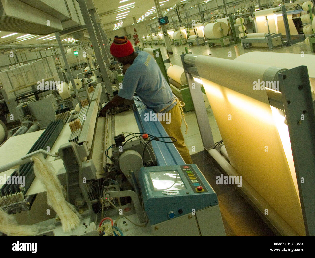 African textile workers hi-res stock photography and images - Alamy