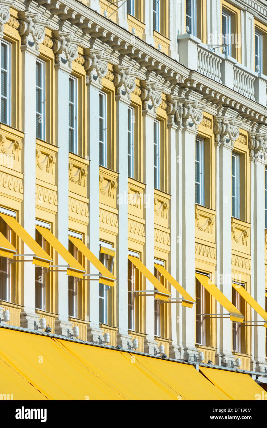 Yellow store front hi-res stock photography and images - Alamy