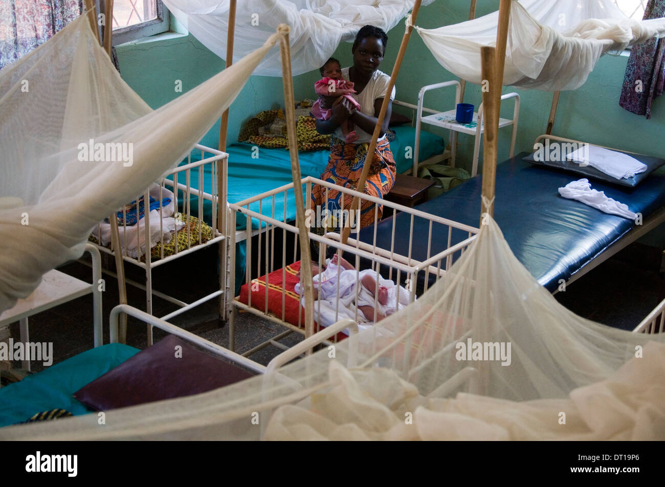 new born babies and mothers at bunkeya hospital DRC with mosquito nets ...