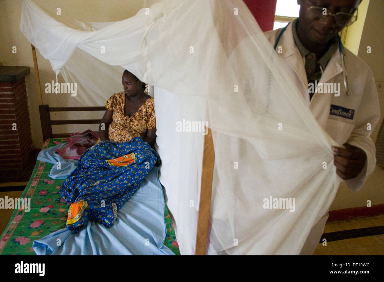 Patient hospital doctor africa hi-res stock photography and images - Alamy