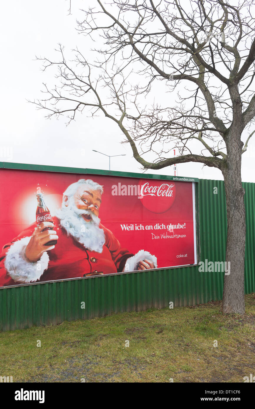 Coca cola santa claus hi-res stock photography and images - Alamy