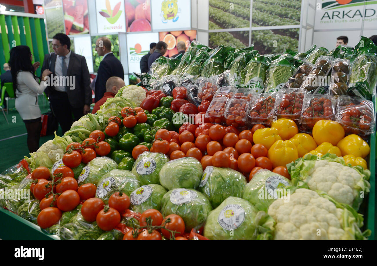 Berlin, Germany. 06th Feb, 2014. People visit the international fruit ...